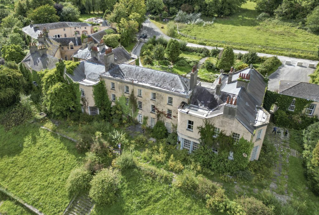 Explorer Discovers Abandoned Mansion of Irish Lord Once ‘Kidnapped by ...
